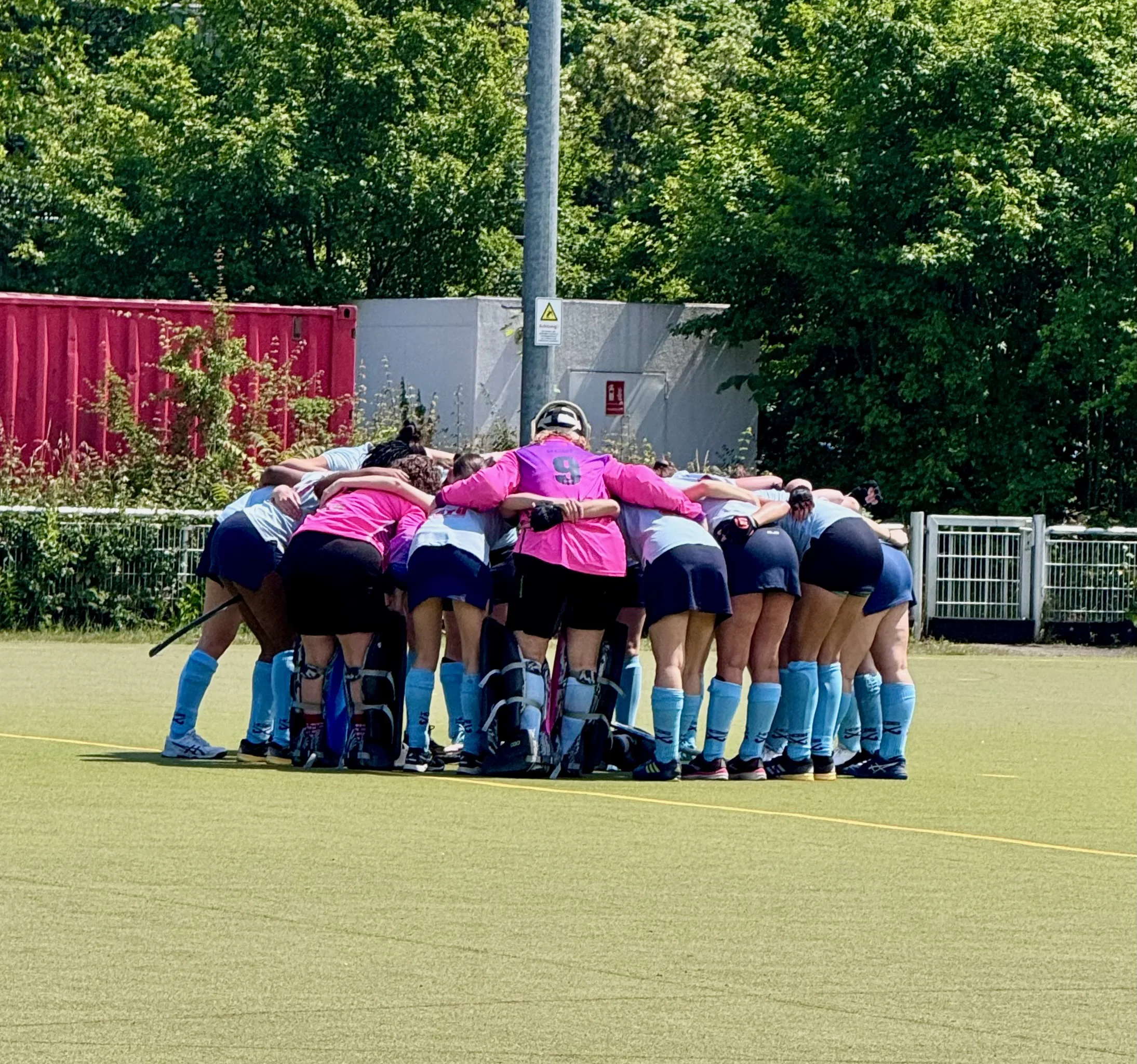 Der HCBB gewinnt hitziges Neukölln-Derby mit 3:0 gegen CfL - HC Berlin ...